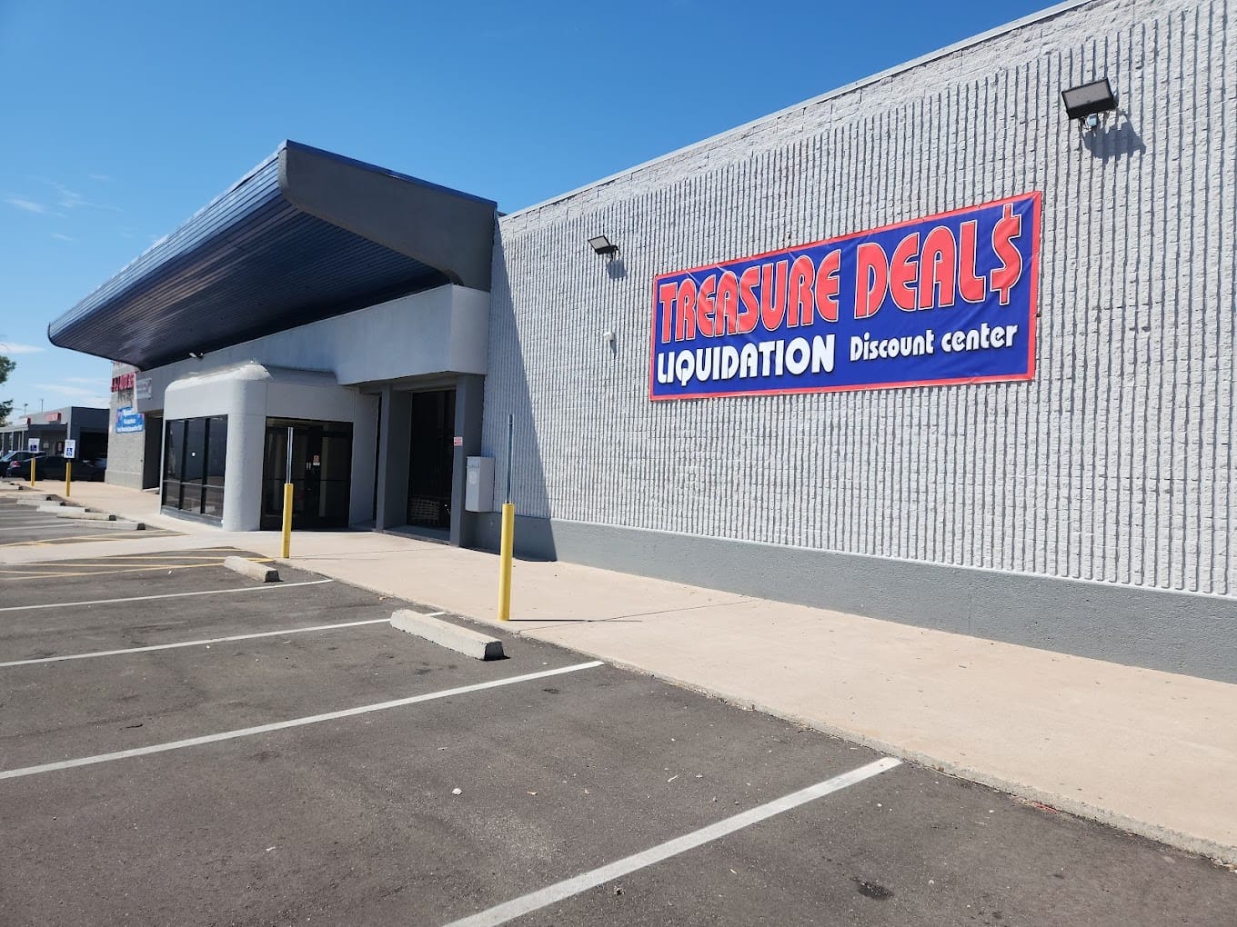 Top 11 Bin Stores in Phoenix, AZ for Affordable Finds